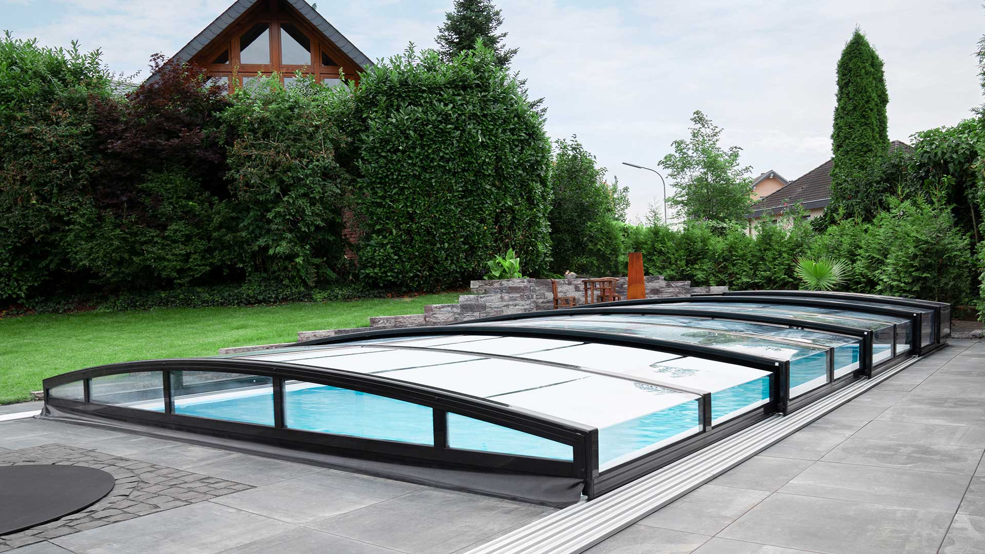 Poolüberdachungen: Vorteile, Arten und Pflege für optimalen Schutz